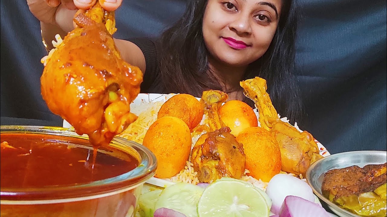Eating🌶 chicken lal jhol/egg curry#subscribe #mukbang #eatingshow - YouTube