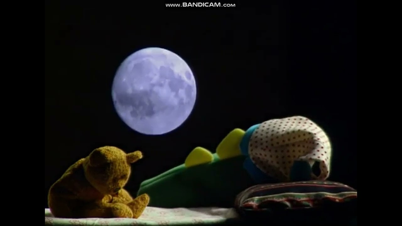 Bard The Dragon Sleeping - YouTube