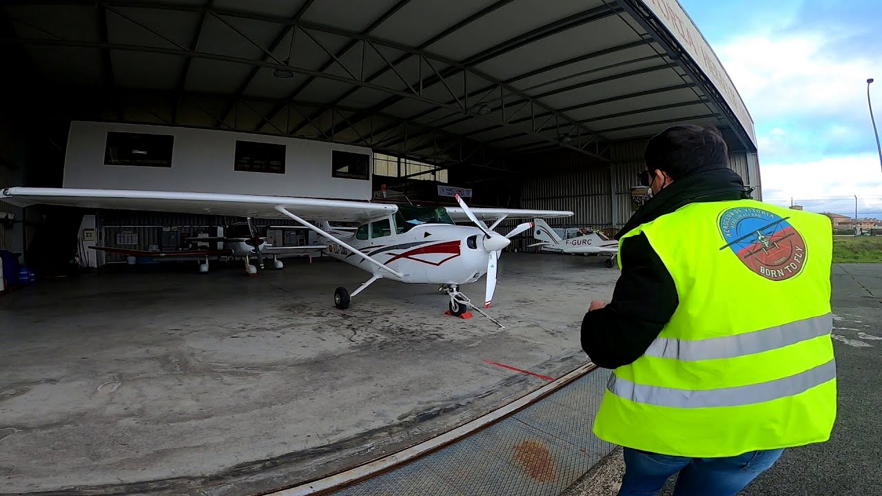 Renewed Cessna 172 EC-IUD - New Diesel Engine - YouTube