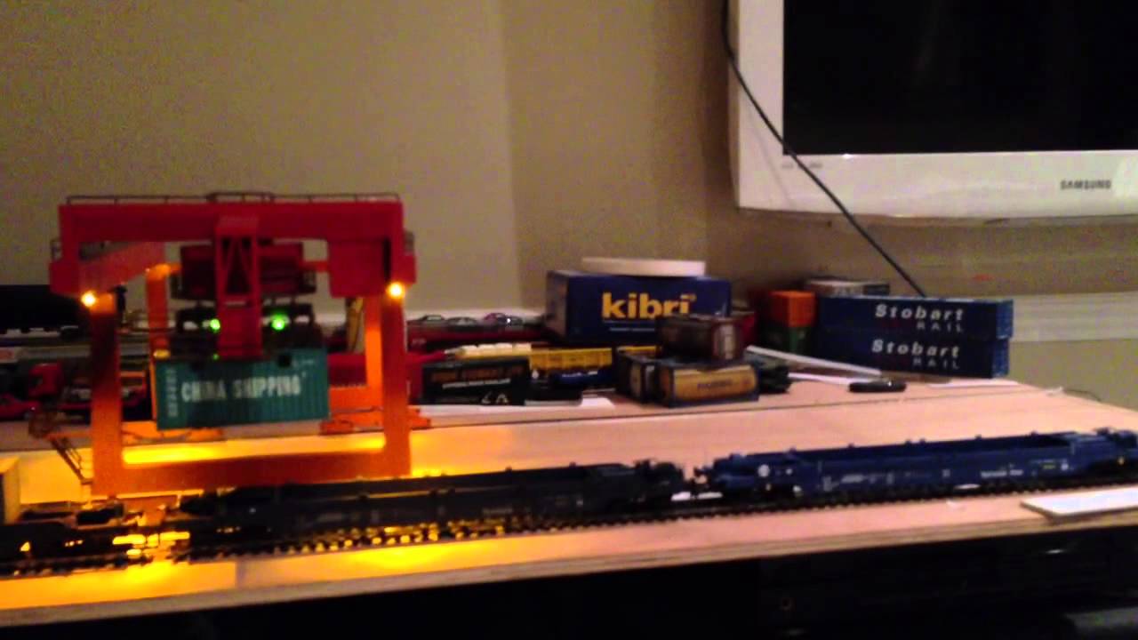 Heljan container crane - YouTube