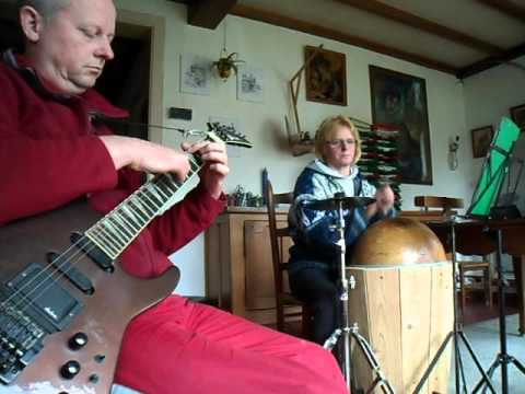 BUGARCICA Tapping guitar + calabash - YouTube