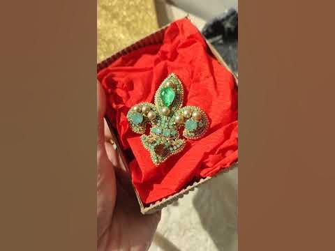 Геральдическая лилия. В наличии, в скором времени будет комплект брошь ...