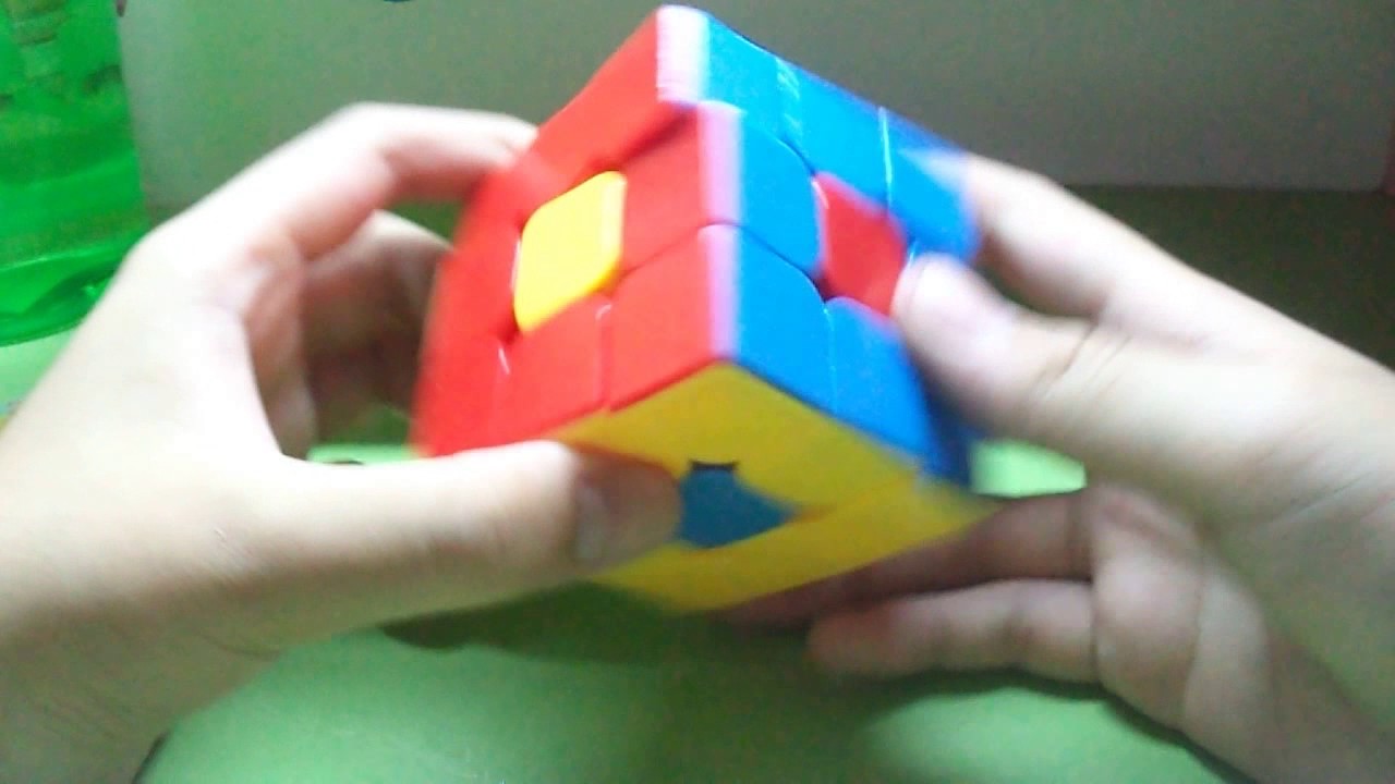 Cách quay rubik thành tâm khác màu xung quanh - YouTube