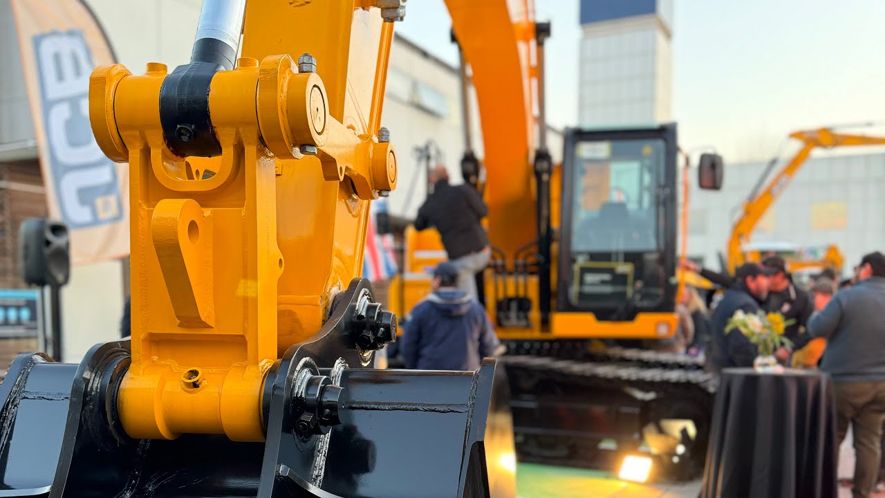 [JCB] NUEVA Excavadora 220X LC | Lanzamiento equipos Tier 4F - YouTube