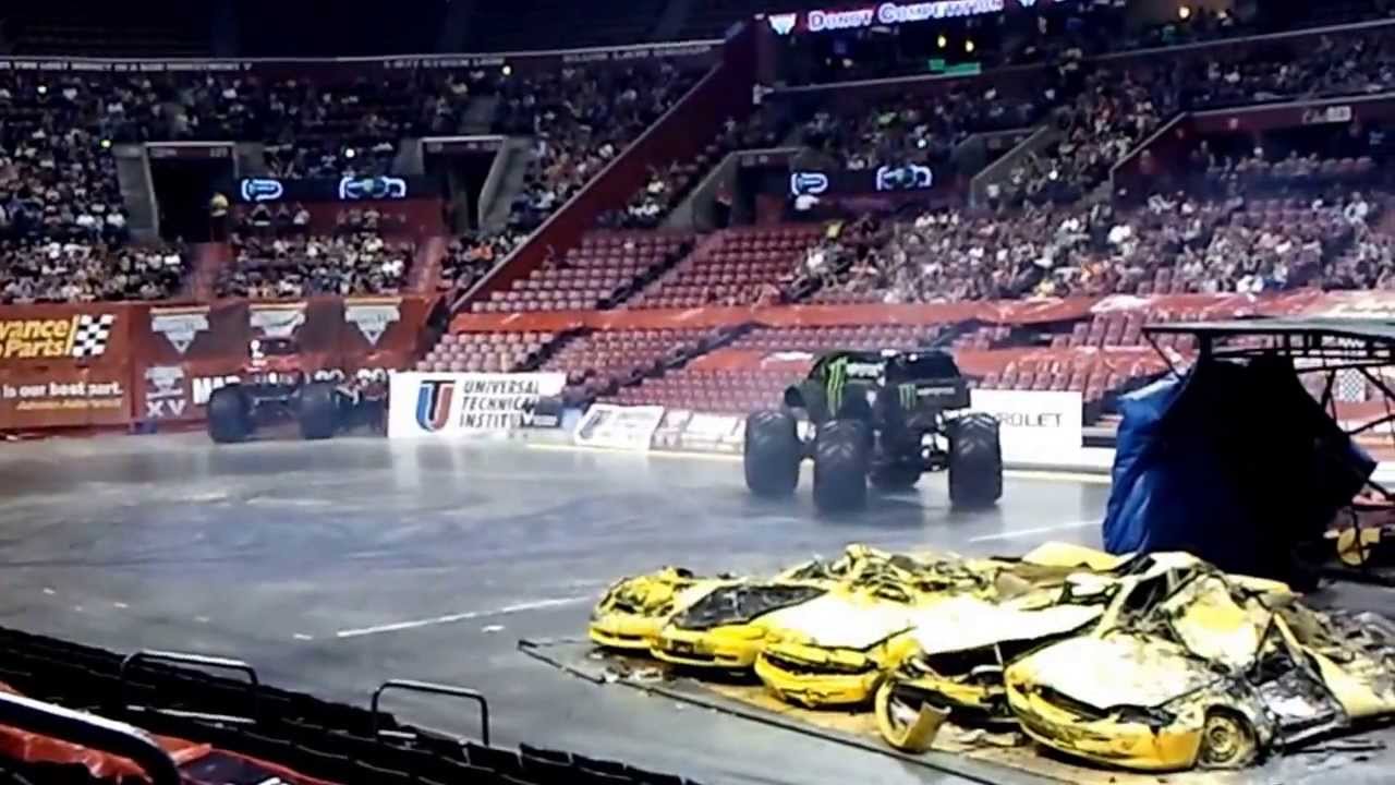 Monster Jam - YouTube