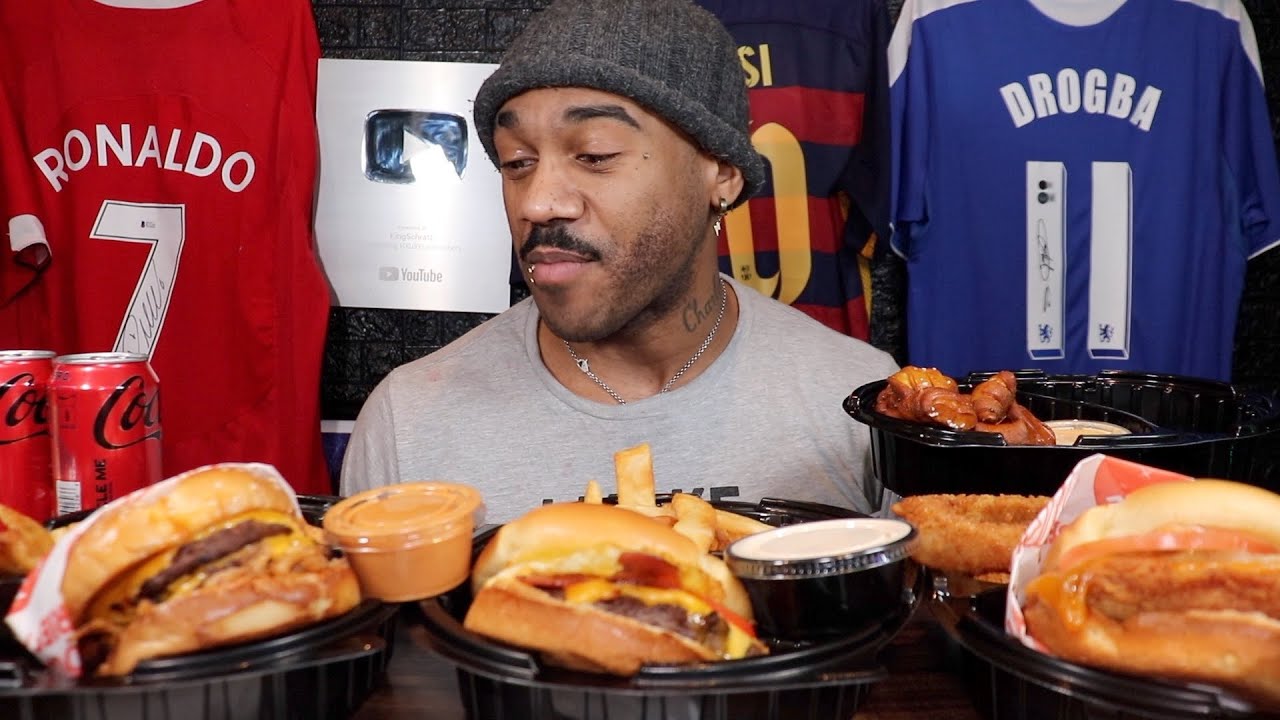 FINALLY Trying Red Robin! - YouTube