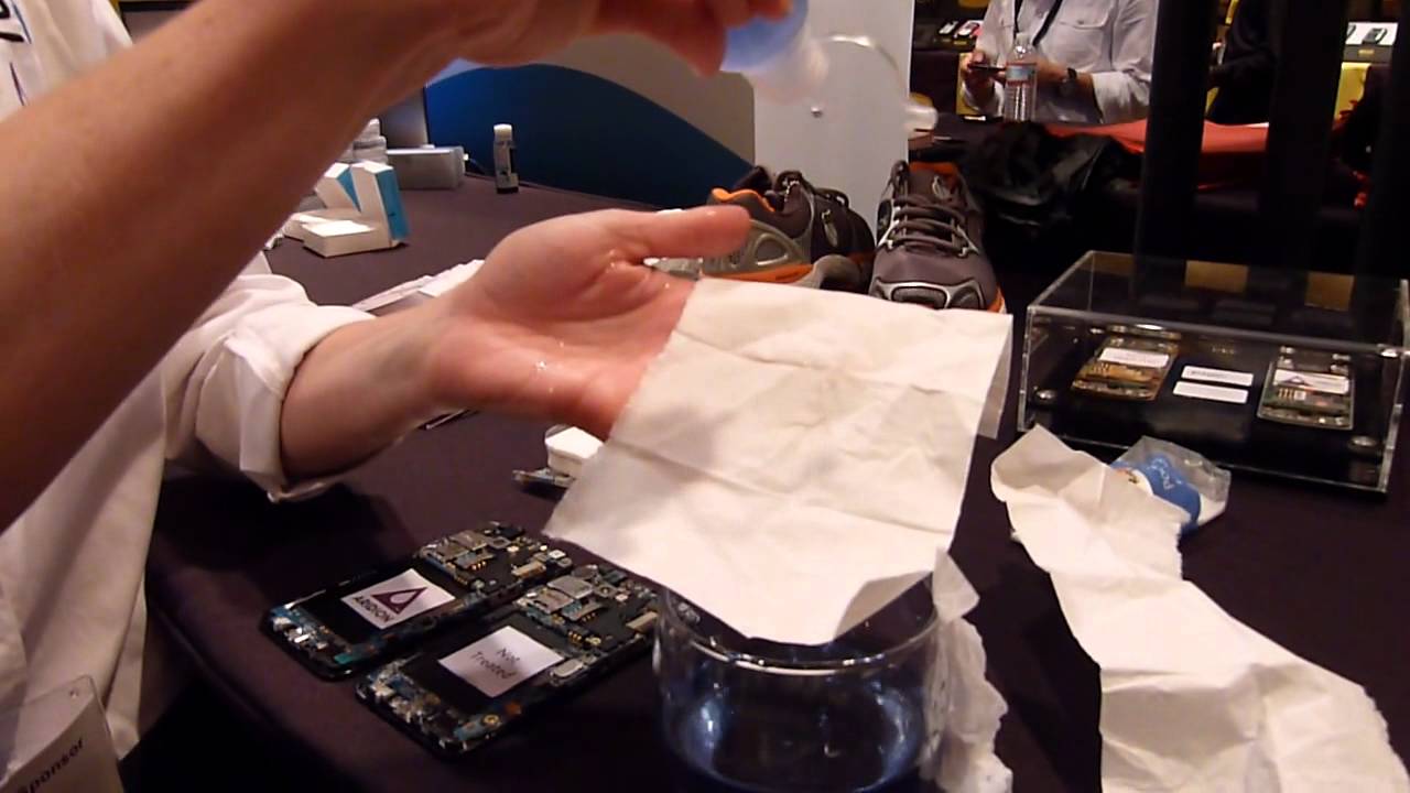 P2i liquid repellent nano-coating demo - YouTube