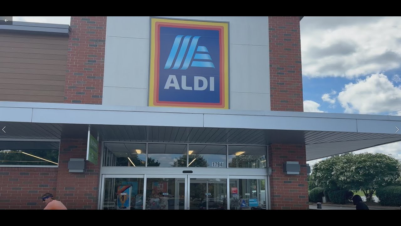 Reviewing snacks from the random food aisle at Aldi - YouTube