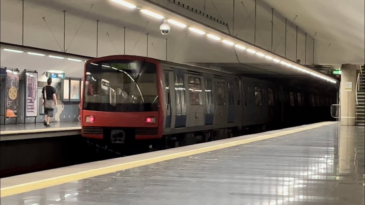 Lisbon metro - Arroios station - YouTube