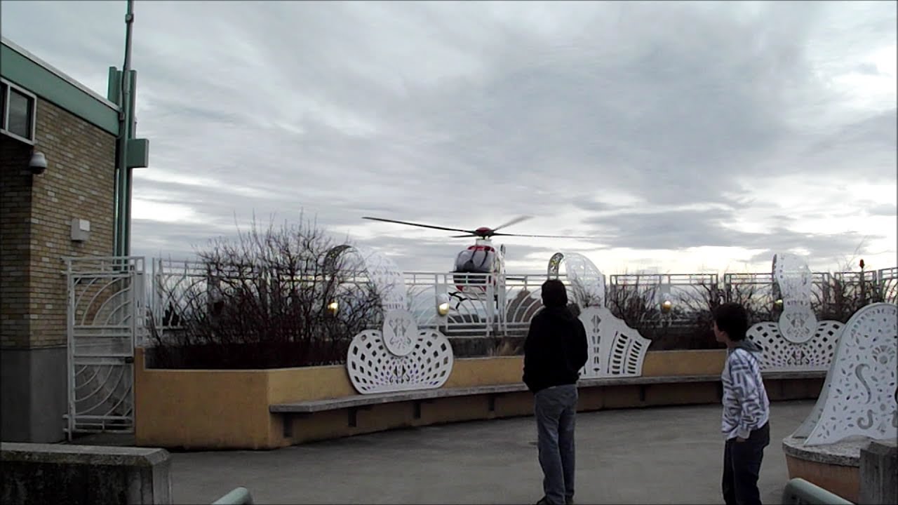 Airlift helicopter landing at Seattle hospital - YouTube