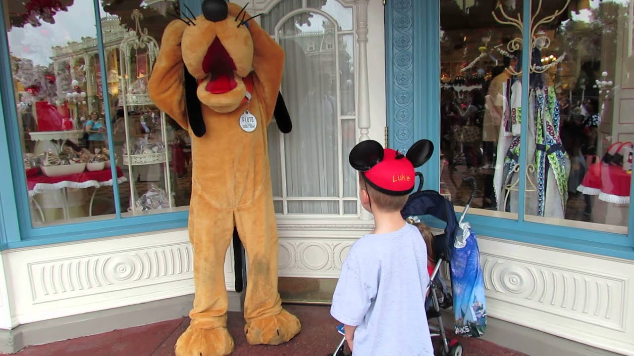 Meeting Pluto @ Magic Kingdom 12-30-14 - YouTube
