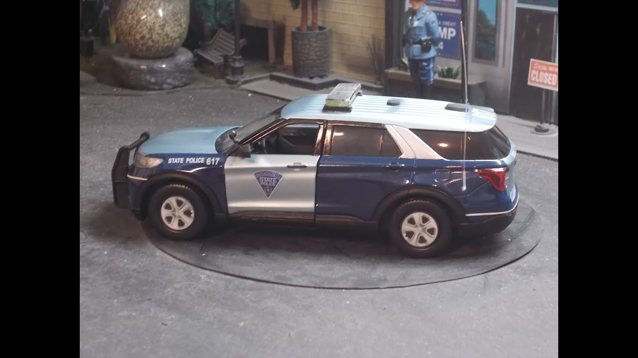 Massachusetts State Police 2022 1/24 scale Ford Explorer with lights ...