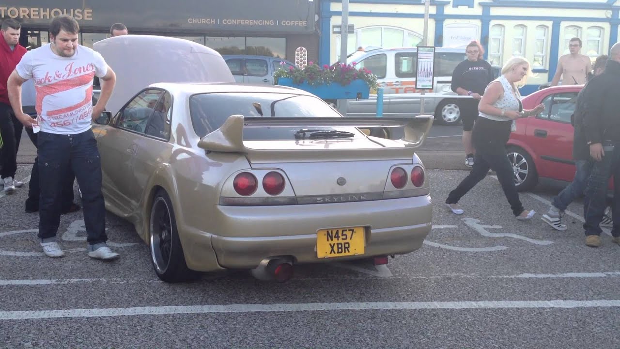 Street Racing uk - Meeting uk Skyline exhaust fire.MOV - YouTube