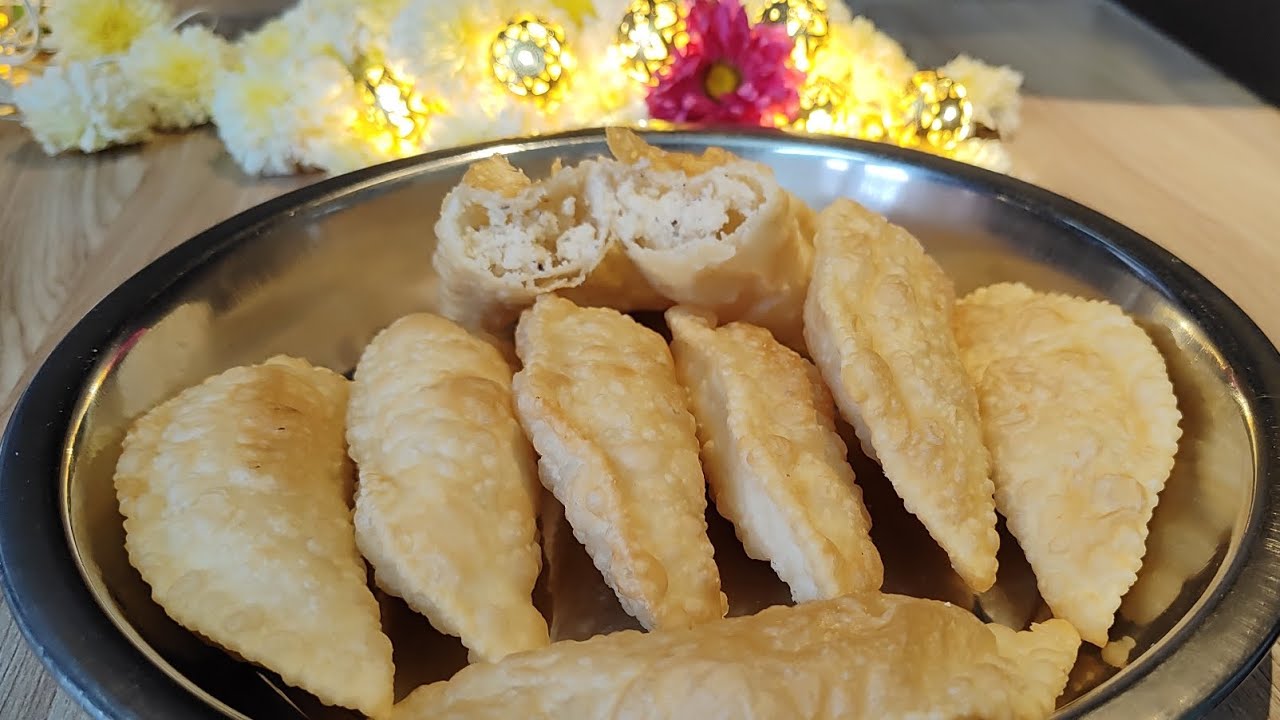 Karjikai Recipe | Crispy and tasty with coconut & rava filling ...