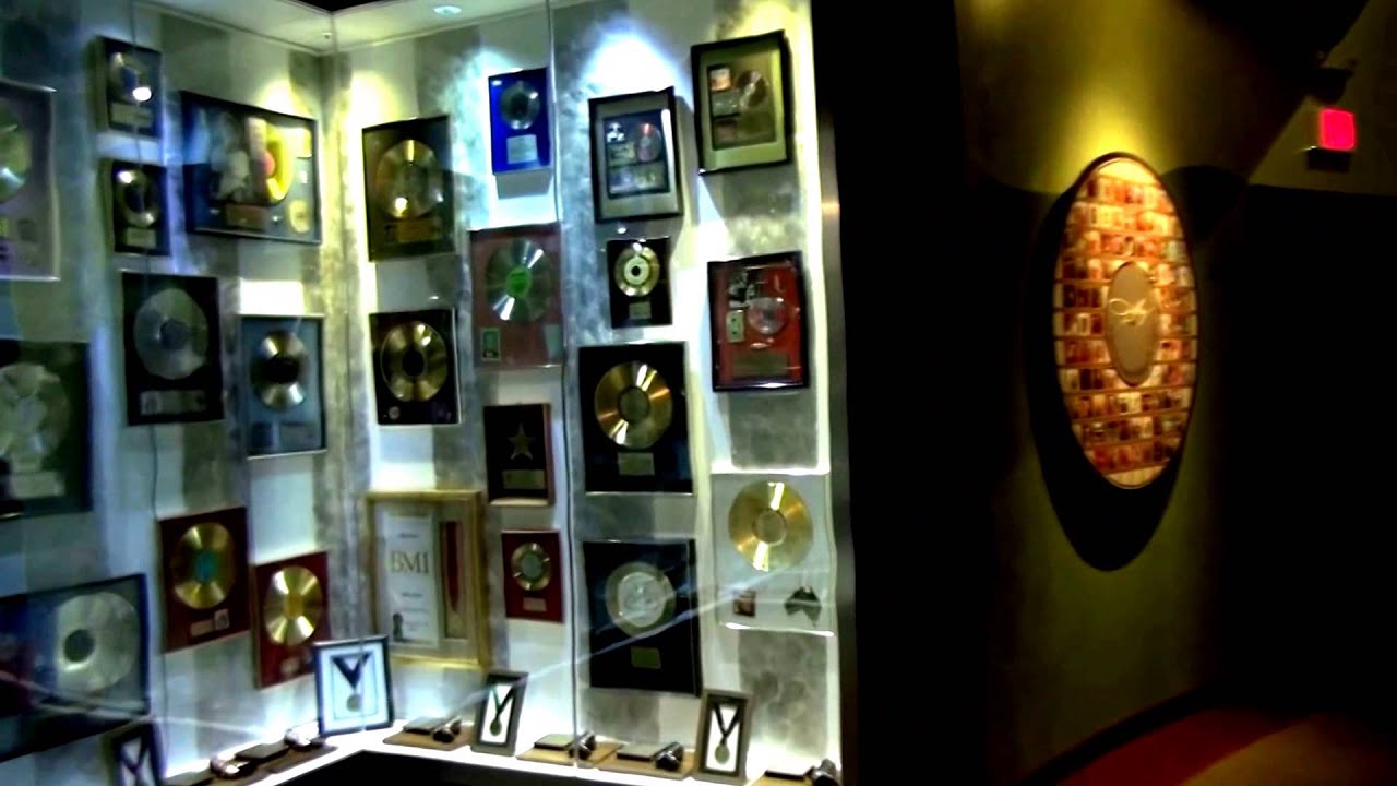 Dolly Parton's Museum in DOLLYWOOD TN. - YouTube