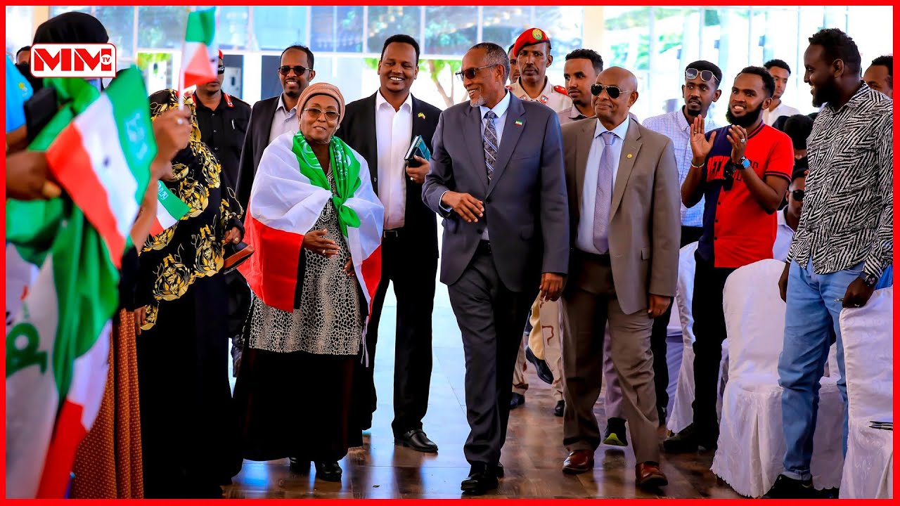 “Adna Adan inay caalamka guushaas kasoo dhex qaadday waa Sharaf ...