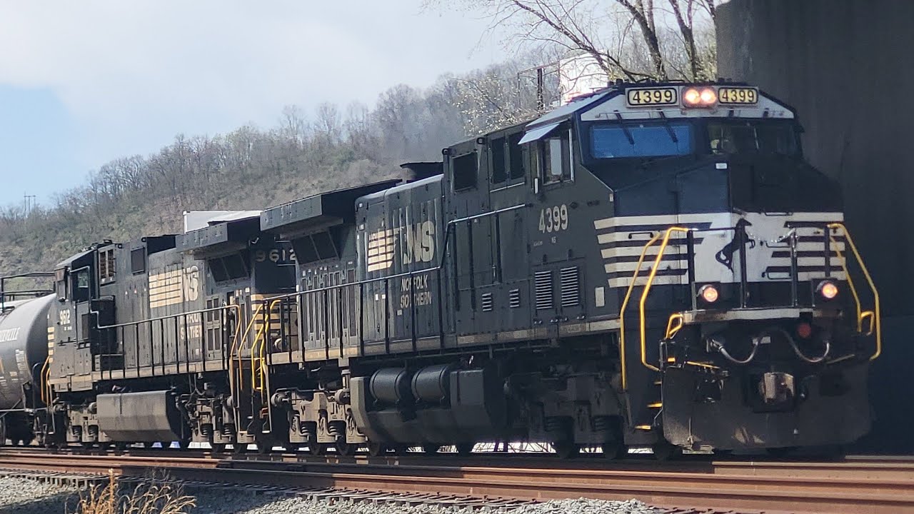 NS 4399 Leads 38G w/ Unique Rolling Stock & 2 MDPU Through Tarentum, PA ...