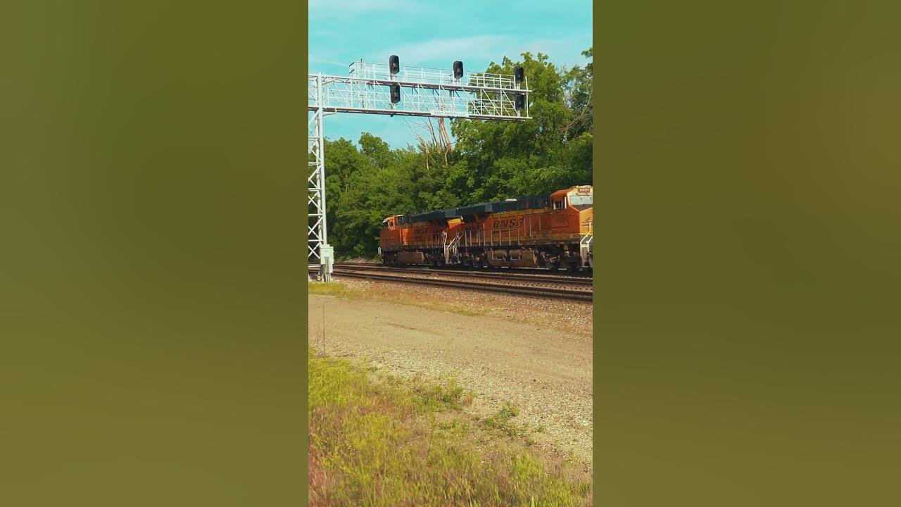 BNSF Freight Train with Intermodal Containers Eastbound Through Naperville - YouTube