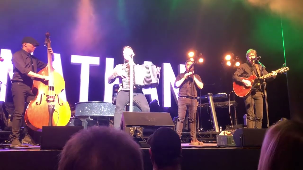 Nathan Carter & Band - Irish Medley at Grove Theatre, Dunstable. 29.9. ...