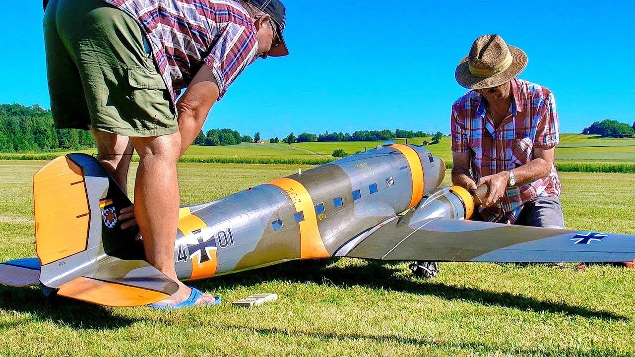 DOUGLAS DC-3 AMAZING BIG RC SCALE MODEL AIRPLANE FLIGHT DEMONSTRATION ...
