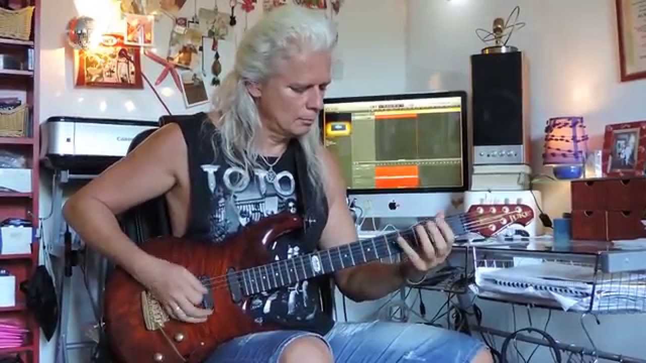 István Alapi plays one of his favorite instrumental songs with DV ...