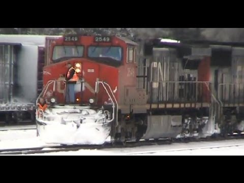 CN Train Spotting: CN 2549 & 5698 Dropping Off Tank Cars In Jasper AB - YouTube