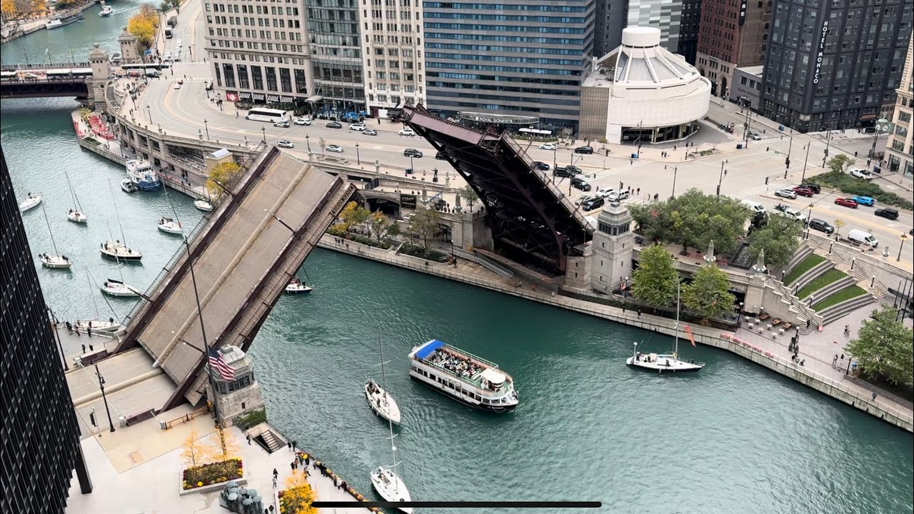Chicago’s Wabash Bridge Opens And Closes For Sailboats Emptying Harbors ...