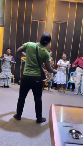 #Victoria maestro akiwa zoezi #Rosekumenya #nathanLevo - YouTube