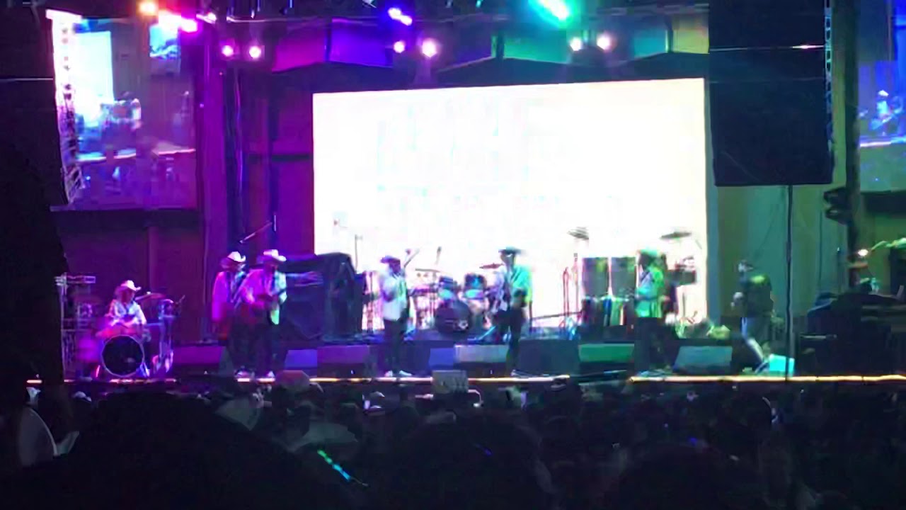 Estilo al Norte en Houston, Tx. Escapade 2001 en Vivo - YouTube