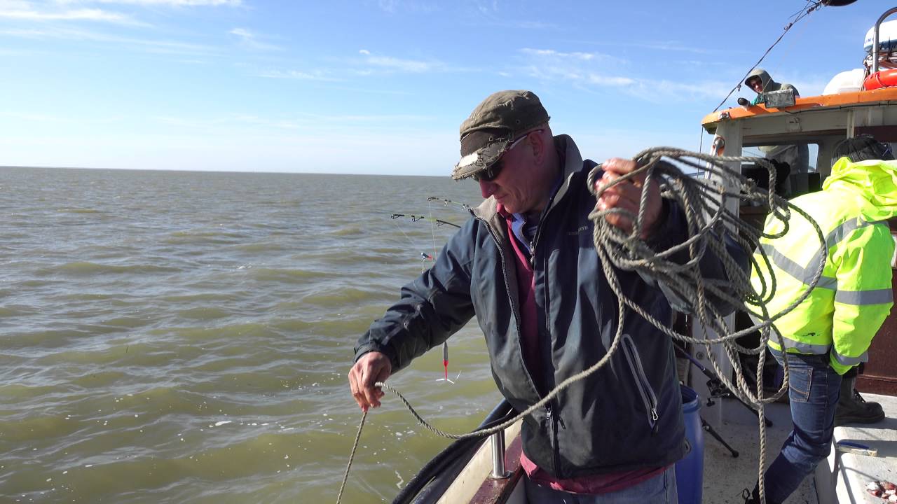 Using a bait dropper to improve Fishing. - YouTube