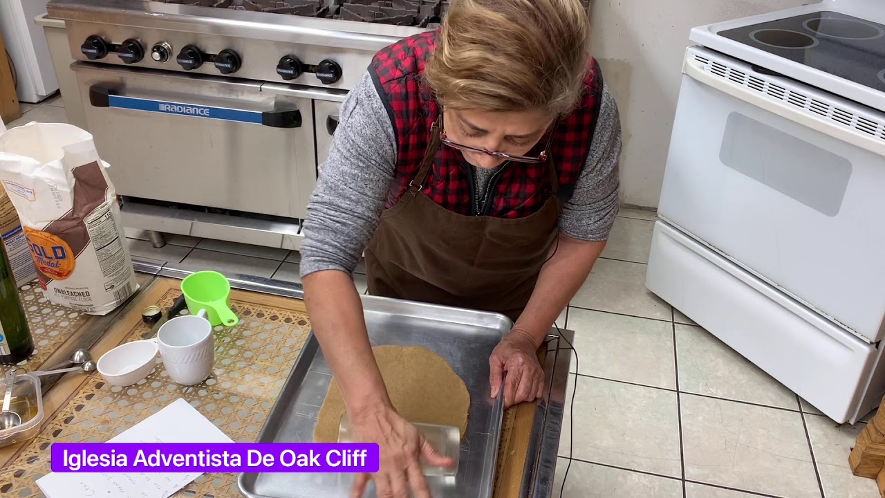 Preparación del Pan de Santa Cena - YouTube