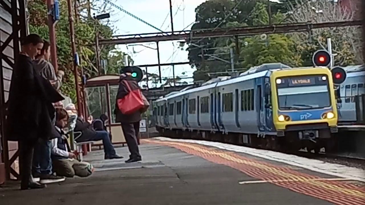 Time Lapse at Hawthorn Station - YouTube