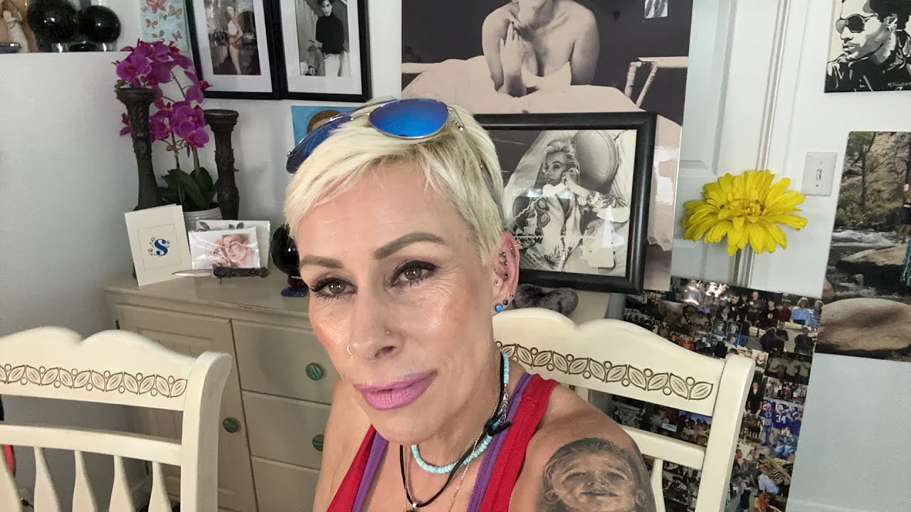 Sloan Bella is going live! - YouTube