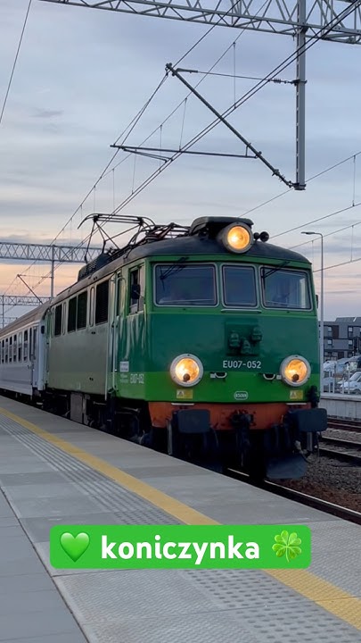 EU07-052 „Koniczynka” wjeżdża na stację Nowy Targ 🍀😄 #shorts #rarytas - YouTube
