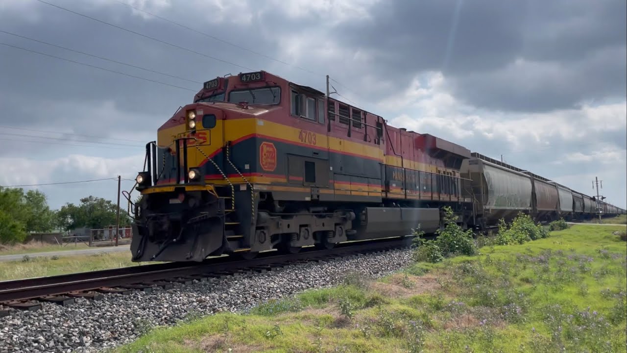 KCS 4703 ES44AC w/ Nice K5LA & Rear DPU Leads Loaded Grain Train - YouTube