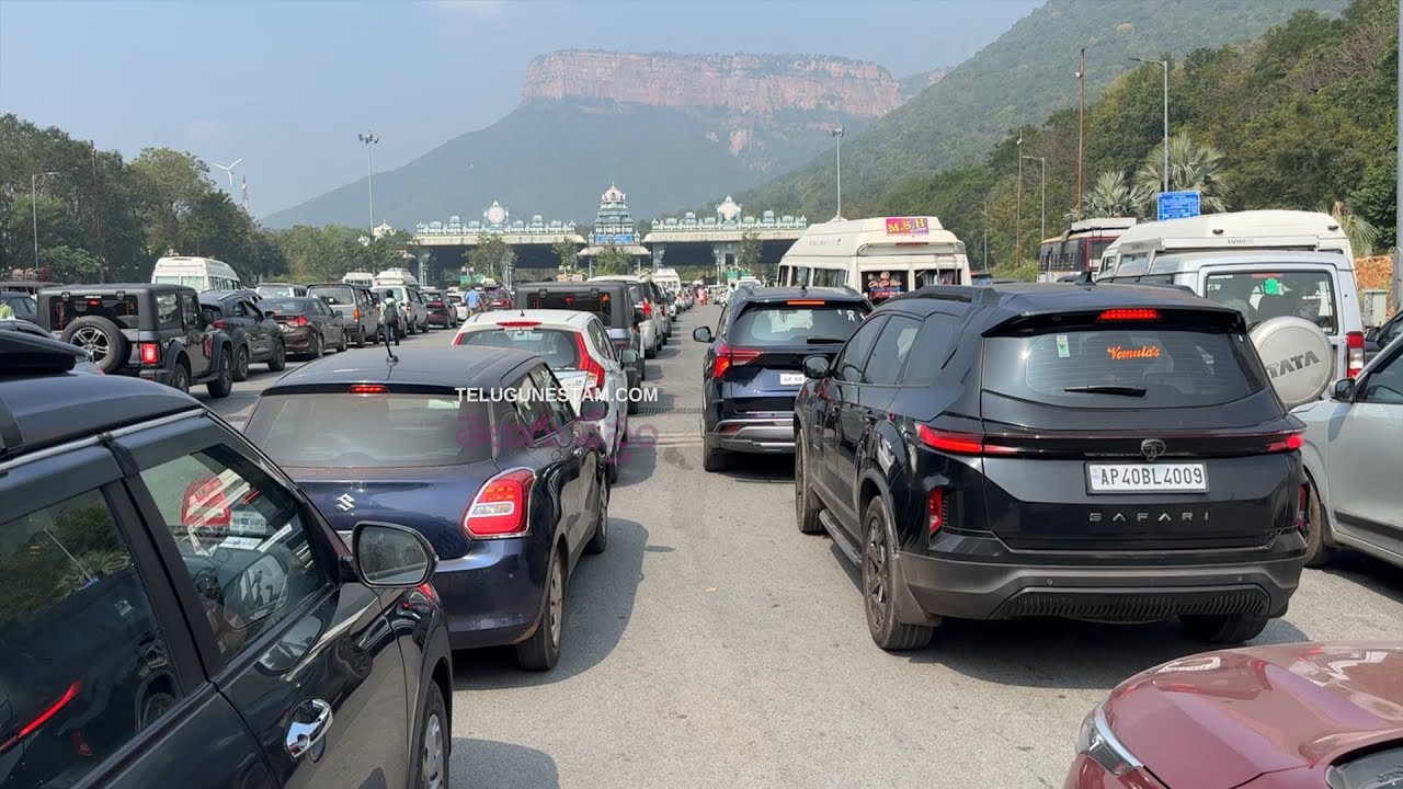 Huge Traffic Jam At Tirumala Alipiri Checkpoint Today - YouTube