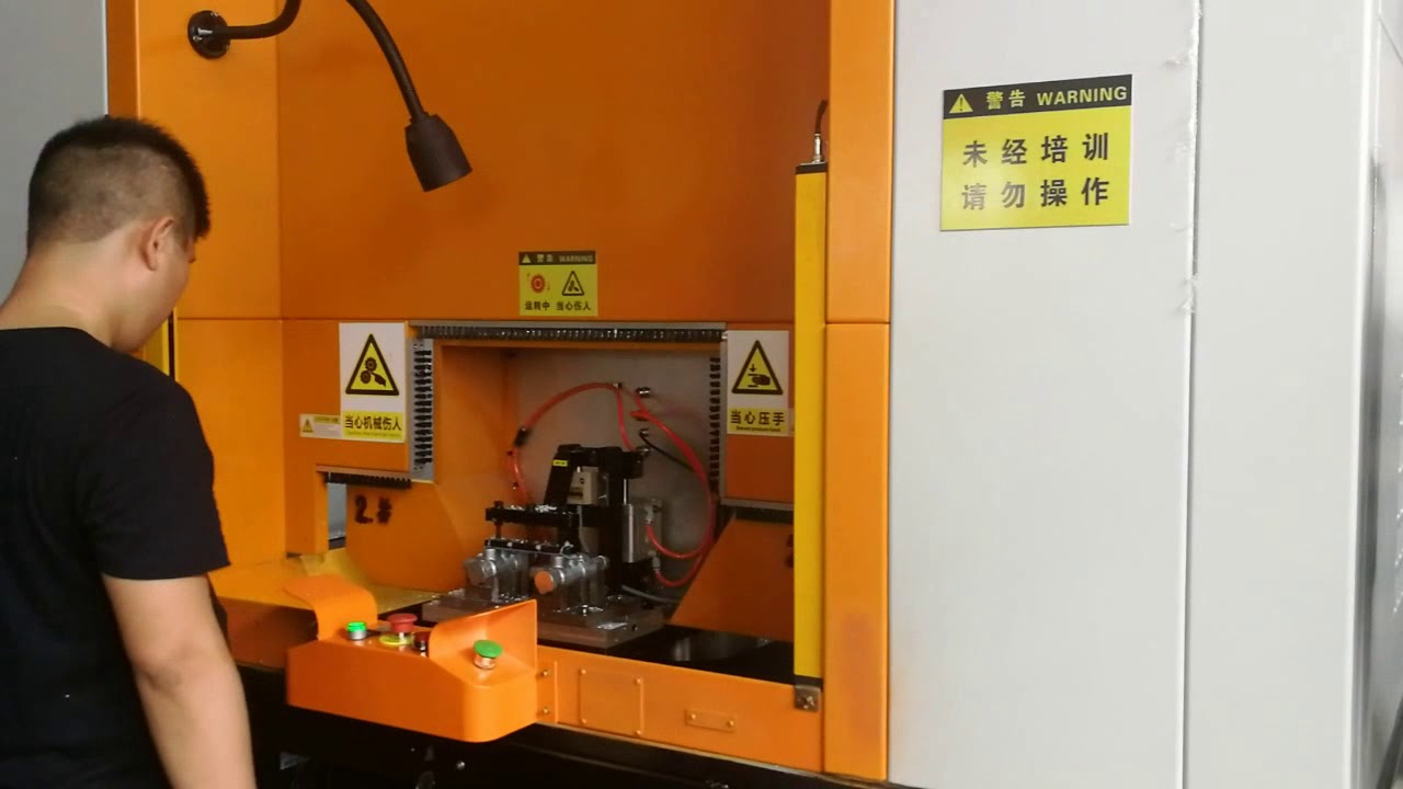 Double-station automatic casting gate cutting machine for aluminum auto ...