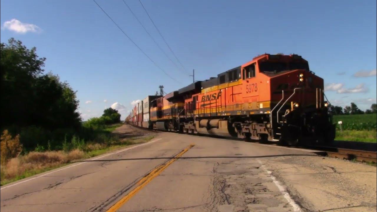Late Afternoon Eastbound BNSF “S” Swings into Steward, IL - Aurora Subdivision!! - YouTube