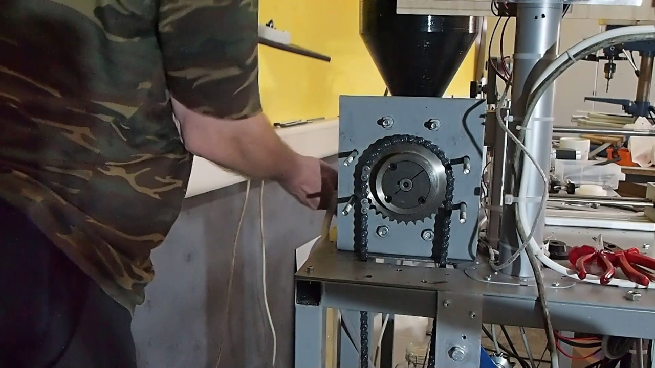 Extruder screw: uninstall, cleaning and reinstall - YouTube