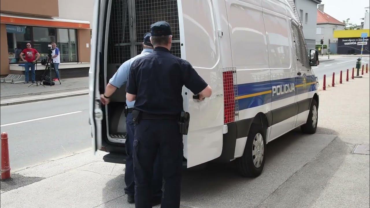 Vozač Hitne pomoći koji je pregazio maloljetnike na Bundeku doveden na Županijski sud - YouTube