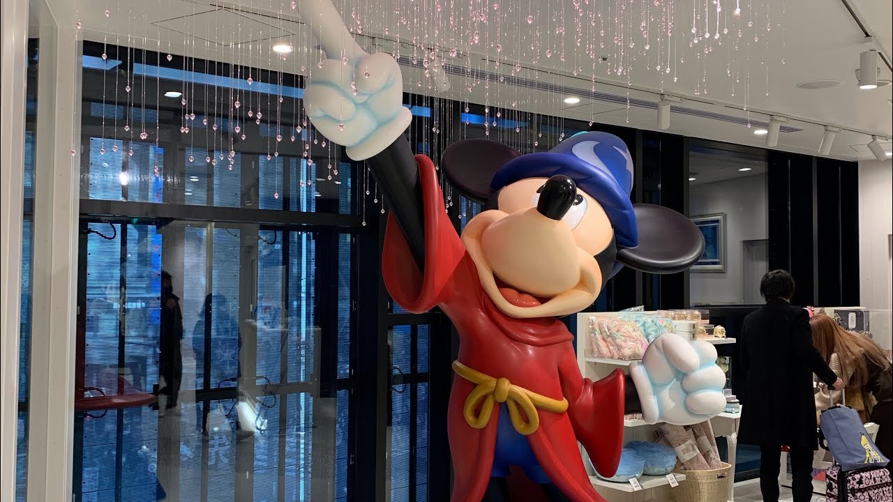 A first time visit to Shinjuku/Tokyo Flagship Japan Disney Store ...
