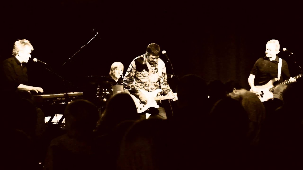 The Kast-Off Kinks - Louie Louie - Live Hertford 2014 - YouTube