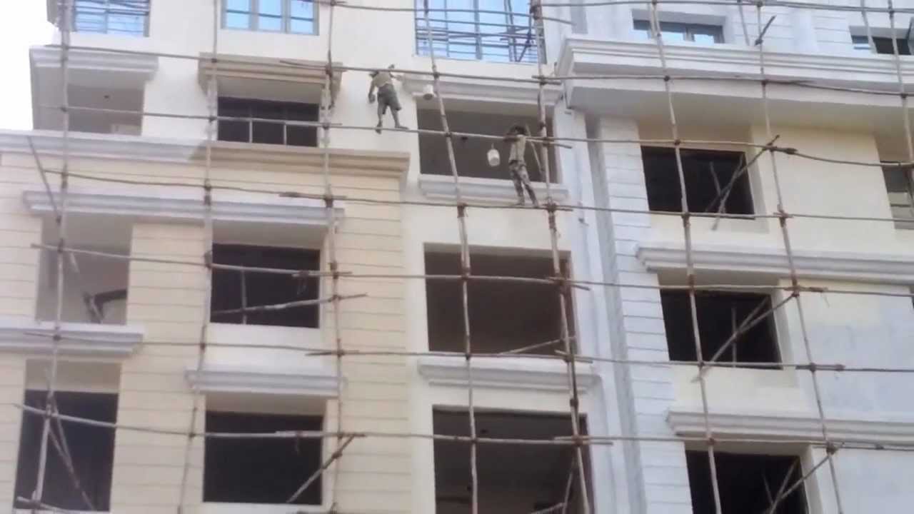 Must see two crazy guys high up on bamboo scaffolding without any ...