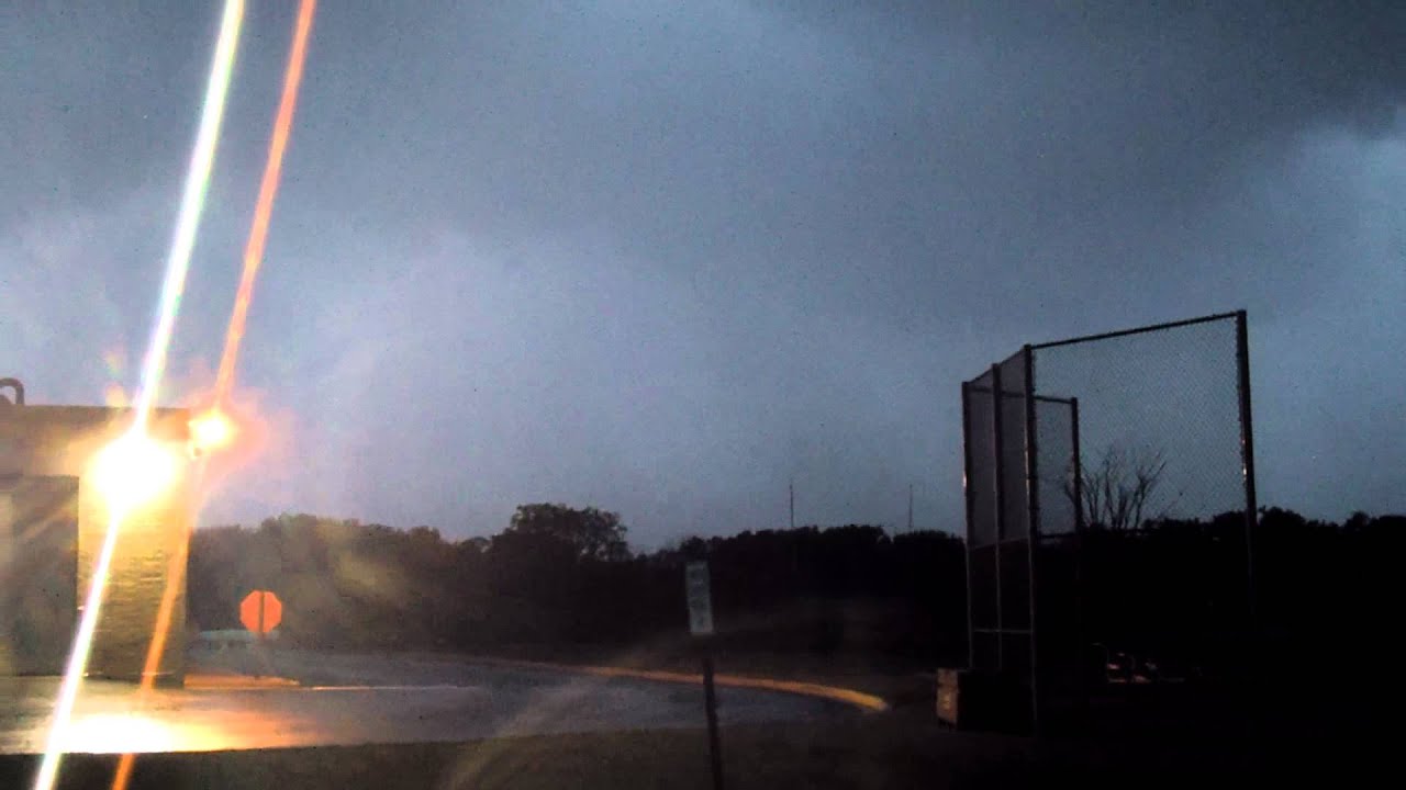 incoming thunderstorm - YouTube