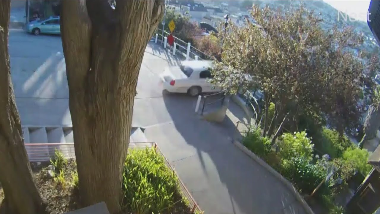 SF leaders seek answers after car plunges over Sanchez Street steps ...