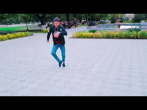 Мальчик классно танцует лезгинку