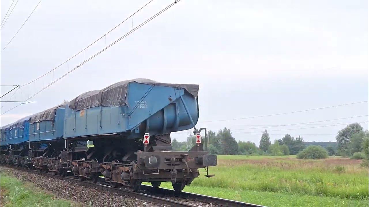 Przelot przez przejazd kolejowy w Mokrzyszowie ST48 "Tamary" - YouTube