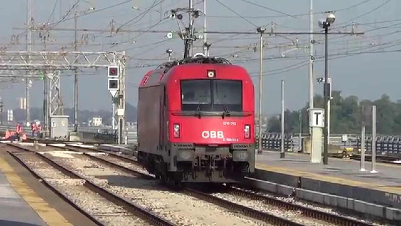 Taurus class E190 locomotive from OBB in Venice - YouTube