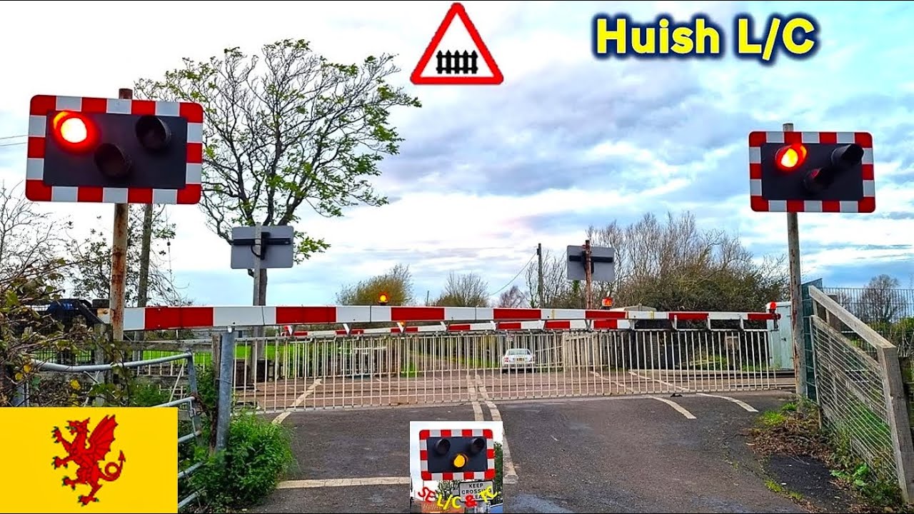 Rare Barriers at Huish Level Crossing, Somerset - YouTube