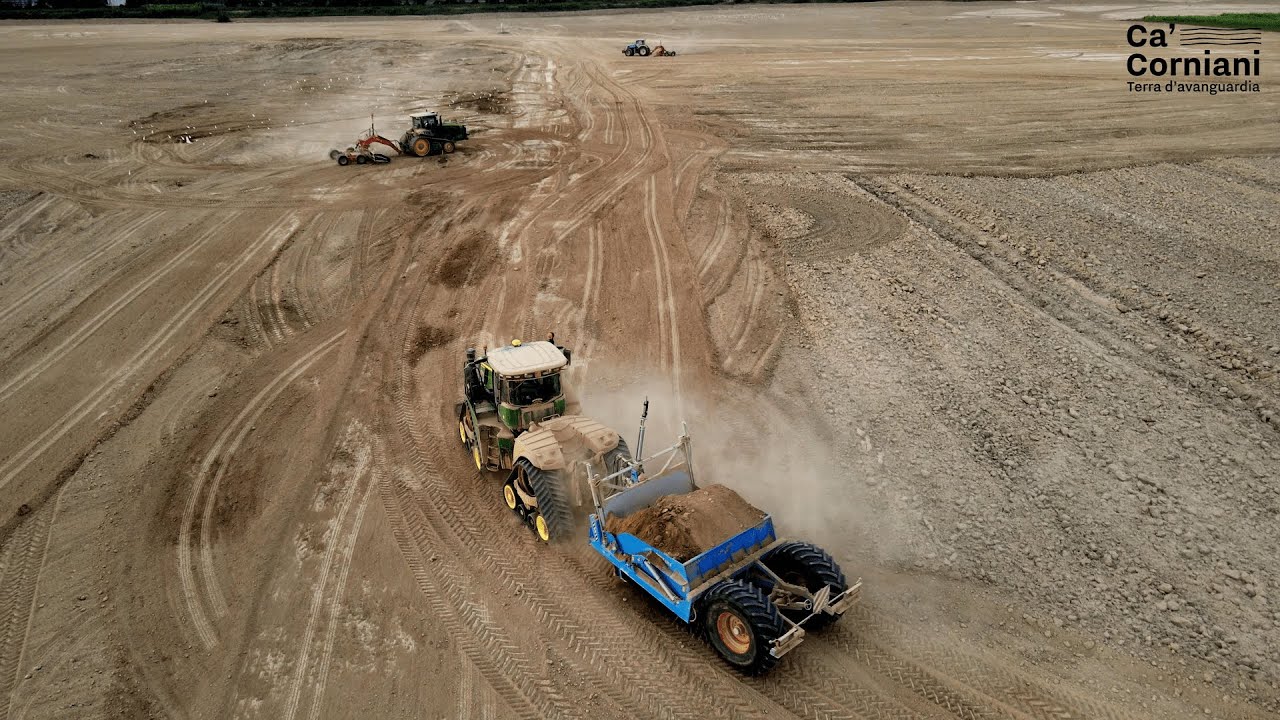Miglioramento fondiario | John Deere 9620RX + Scraper Fontana SCR280E ...